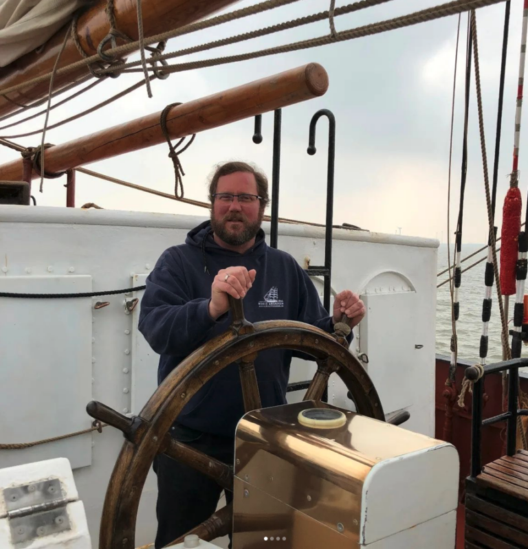 Wir stellen vor: Kapitäne - STS Brigg ROALD AMUNDSEN Wir stellen vor: Kapitäne - STS Brigg ROALD AMUNDSEN